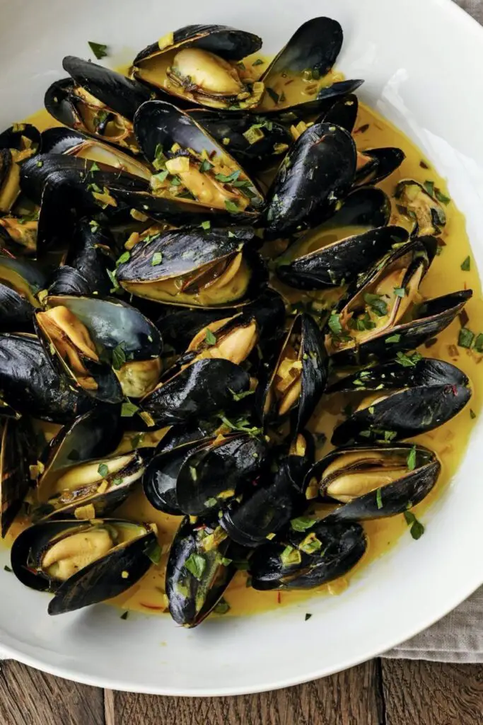 Cozy Saffron Mussels: Ina Garten's Dreamy Cream Recipe - Worth Pinning