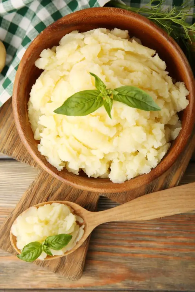 Bobby Flay's Quick and Creamy Mashed Potatoes Recipe - Worth Pinning