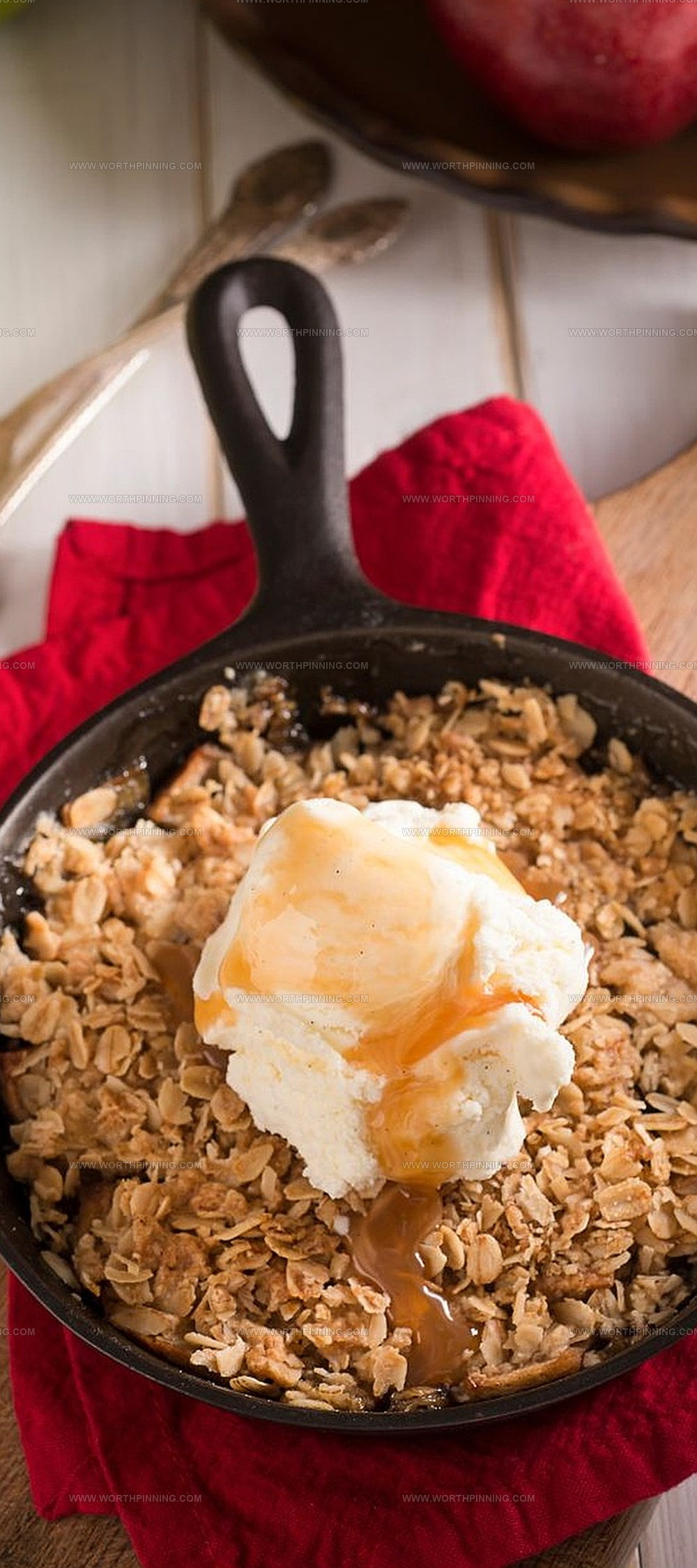 Sweet Fall Pioneer Woman Apple Crisp Recipe - Worth Pinning