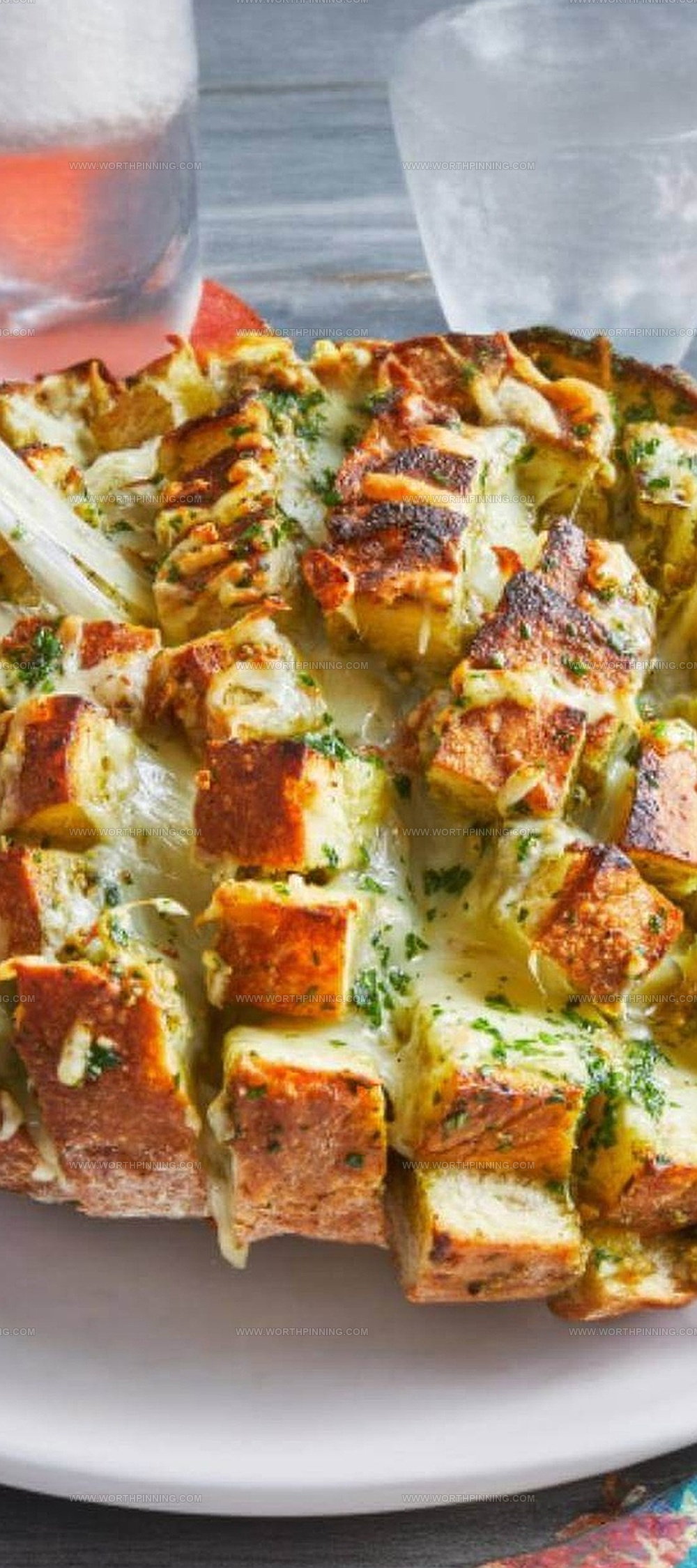 Cheesy Pull-Apart Bread Recipe by Pioneer Woman - Worth Pinning
