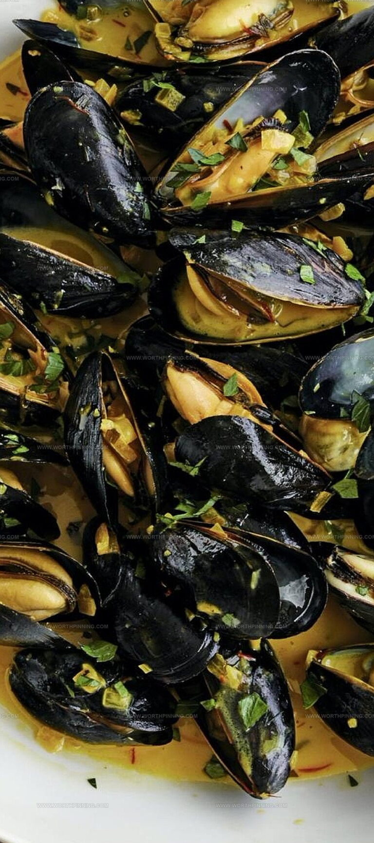Cozy Saffron Mussels: Ina Garten's Dreamy Cream Recipe - Worth Pinning