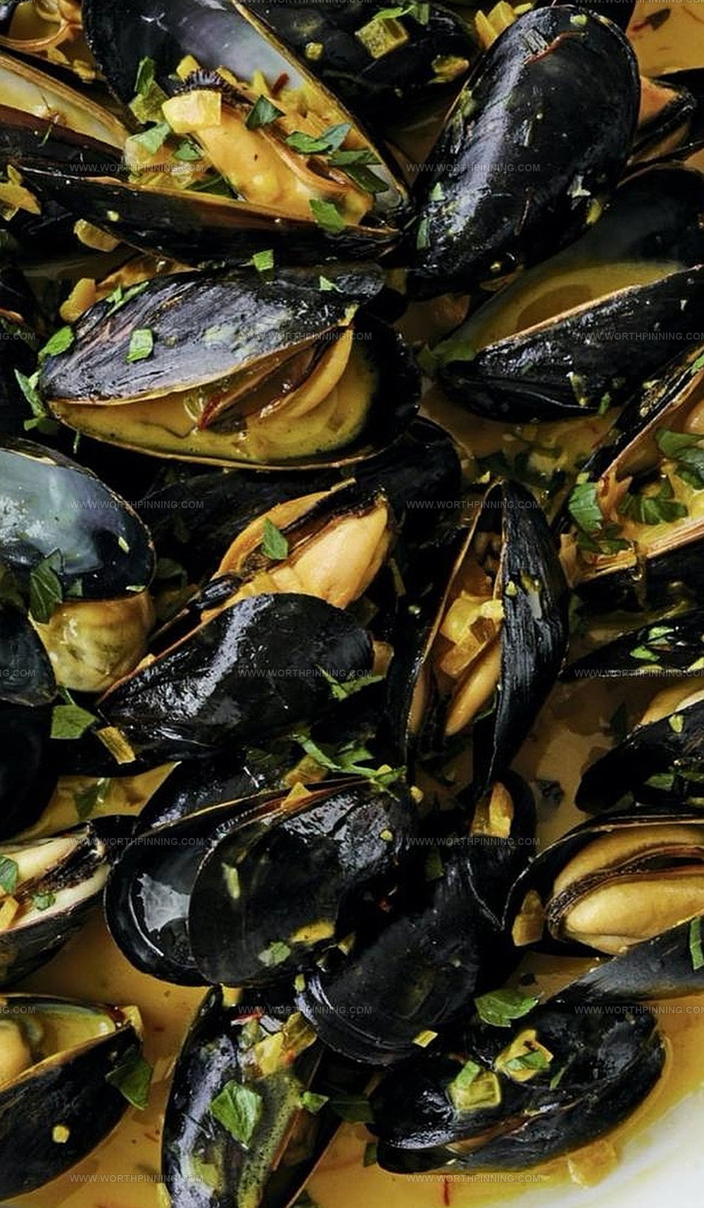 Cozy Saffron Mussels: Ina Garten's Dreamy Cream Recipe - Worth Pinning